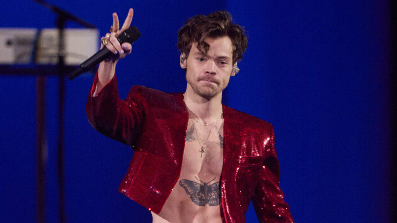 Harry Styles' Hilarious Pope Leo Conclave Haircut Story - Awesome TV